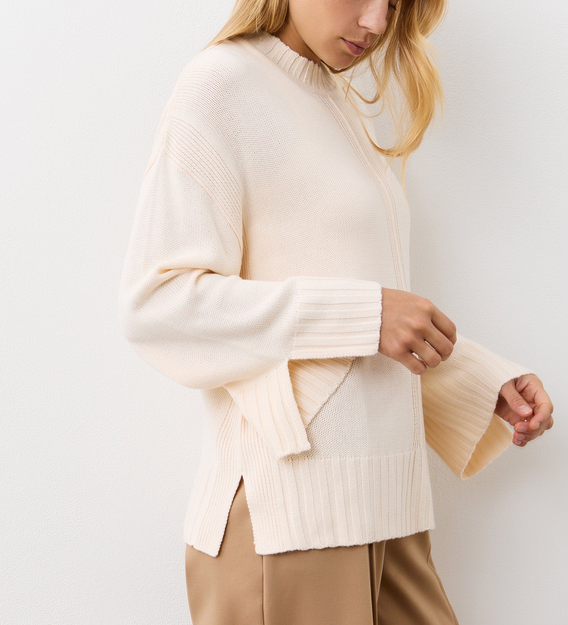 Frankie Ivory Boxy Jumper – Finery London