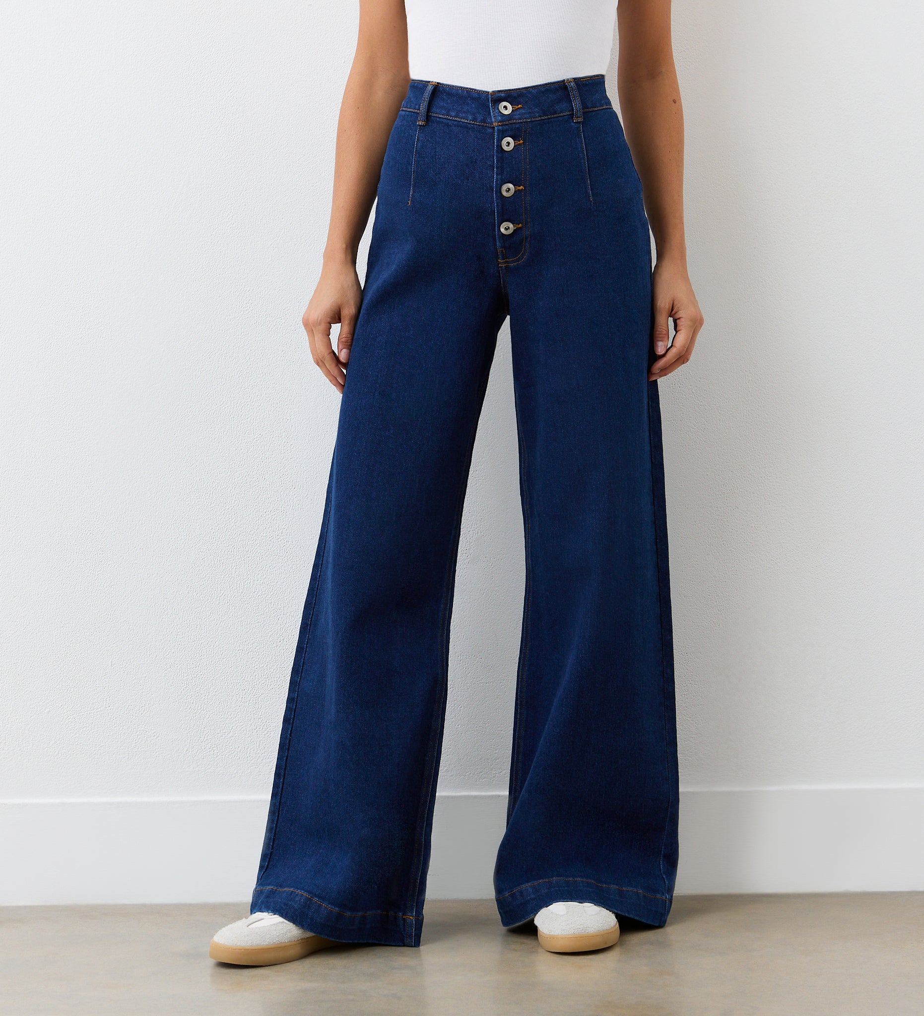 Tally Mid Wash Denim Jeans – Finery London