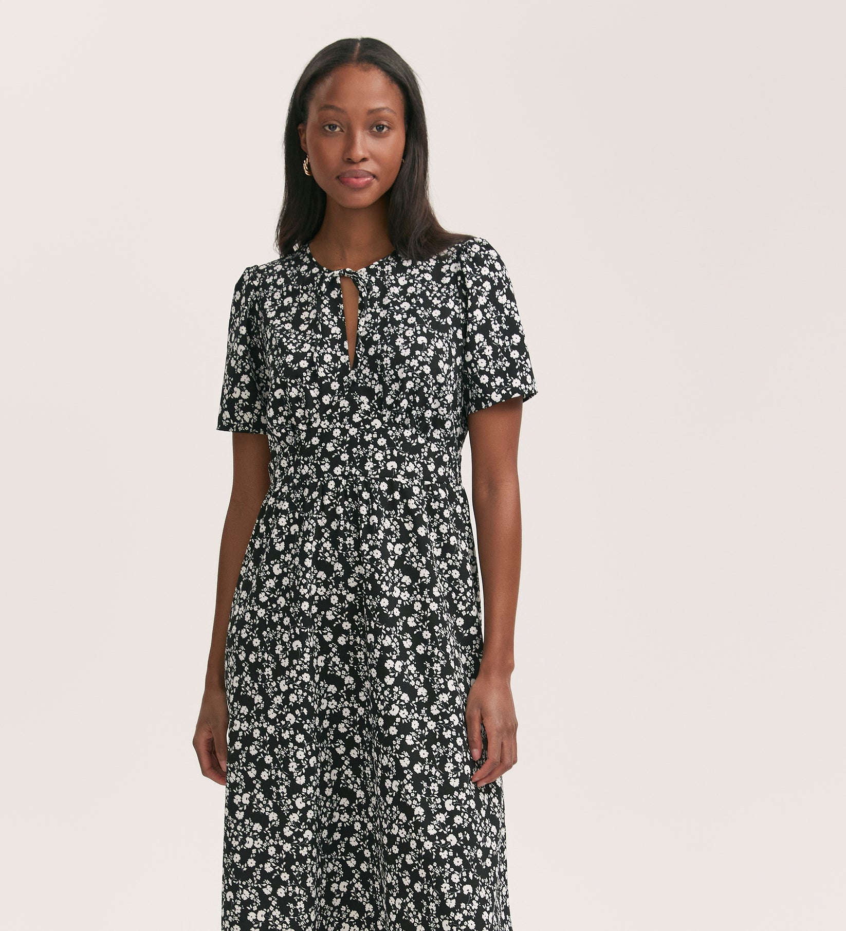 Mairead Black Ditsy Floral Crepe Midi Tea Dress – Finery London